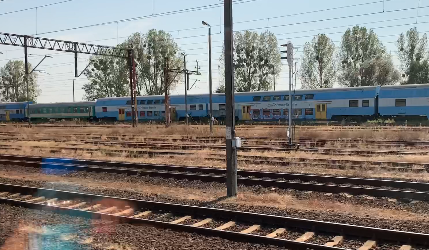 Wagony osobowe piętrowe typu Bhp oraz typu Bmnopux. 2024r. – Polrails